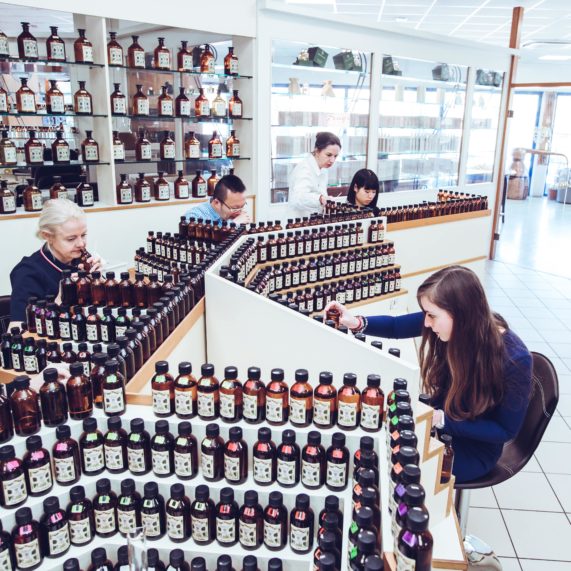 Comment choisir son atelier de création de parfum ? - Galimard